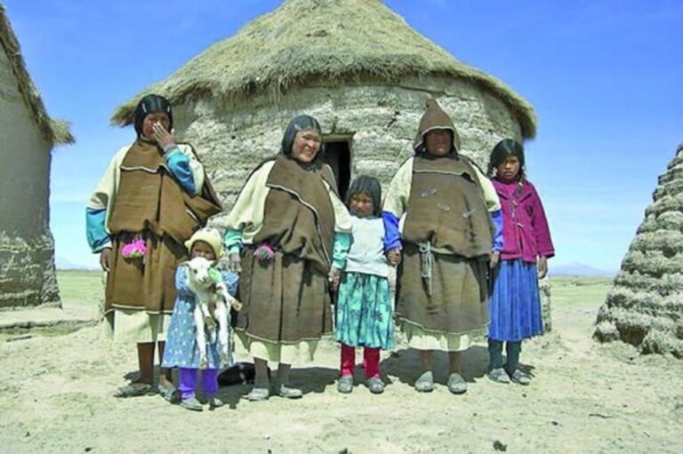 Los Urus Etnias de BOLIVIA